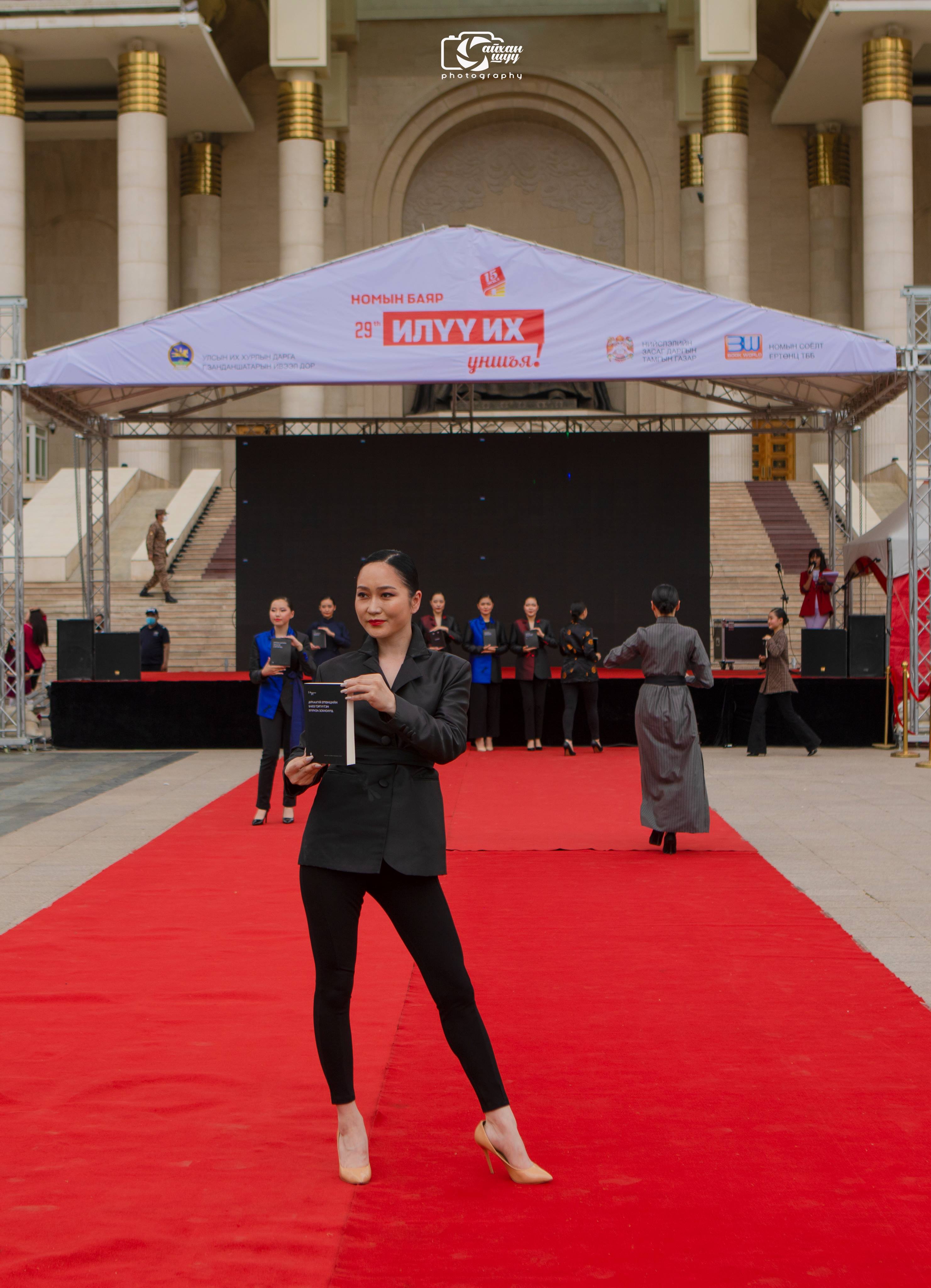Төв талбайд болж буй Үндэсний номын баяр энэ сарын 13 н хүртэл үргэлжилнэ