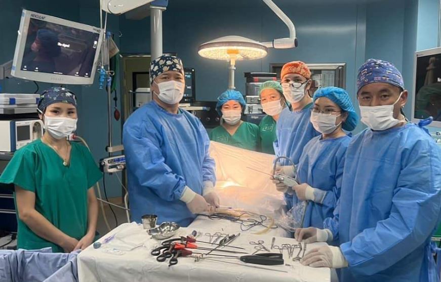 ЭХЭМҮТ ТӨРӨЛХИЙН ЦӨСНИЙ ЕРӨНХИЙ СУВГИЙН ЭМГЭГТЭЙ ХҮҮХДЭД ДУРАНГИЙН АРГААР МЭС ЗАСАЛ ХИЙЛЭЭ