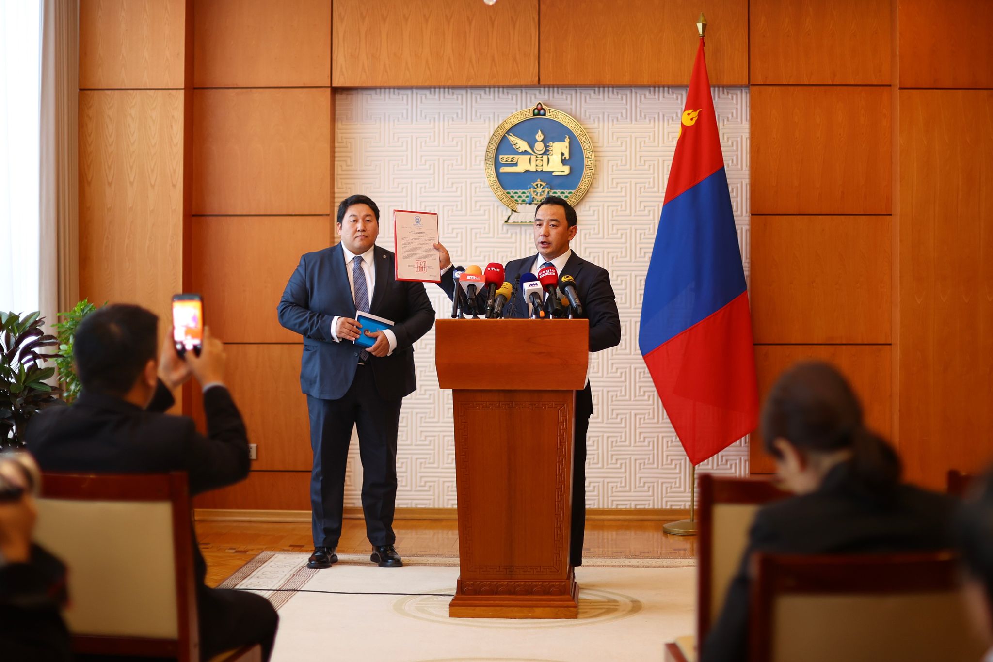 Ө Золбаяр Гадаадын иргэн аж ахуйн нэгжид газар эзэмшүүлсэн асуудлыг яаралтай шалгаж