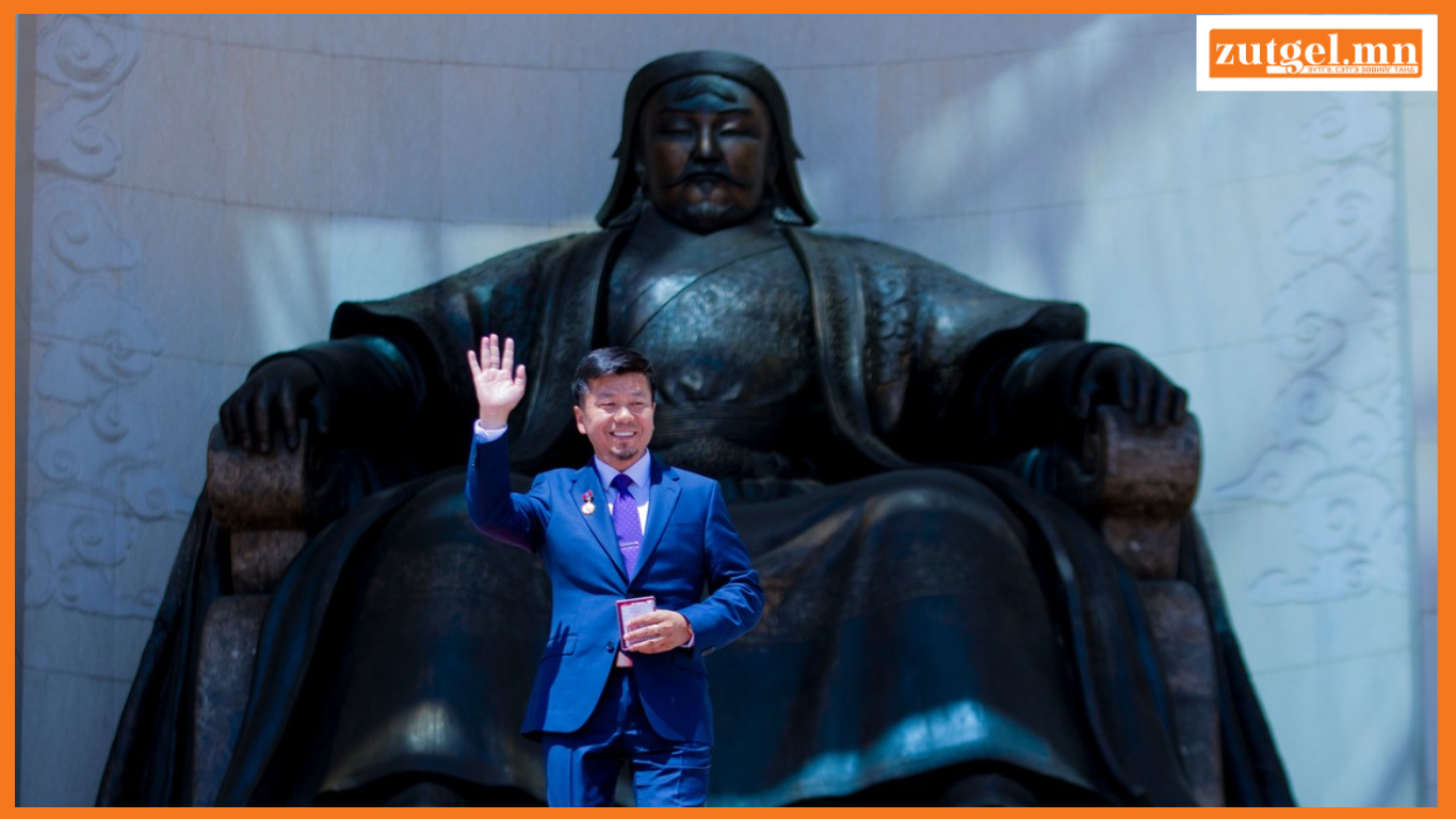 Дуучин С Баттулга Монгол Улсын Урлагийн гавьяат зүтгэлтэн цол хүртлээ